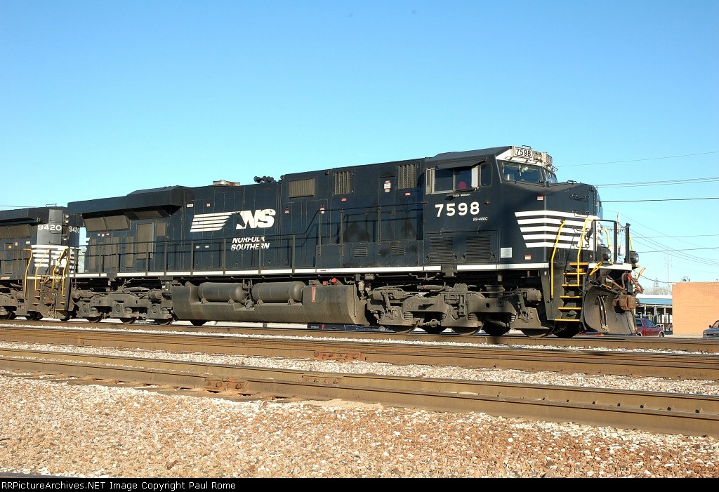 NS 7598, ES40DC, is leading